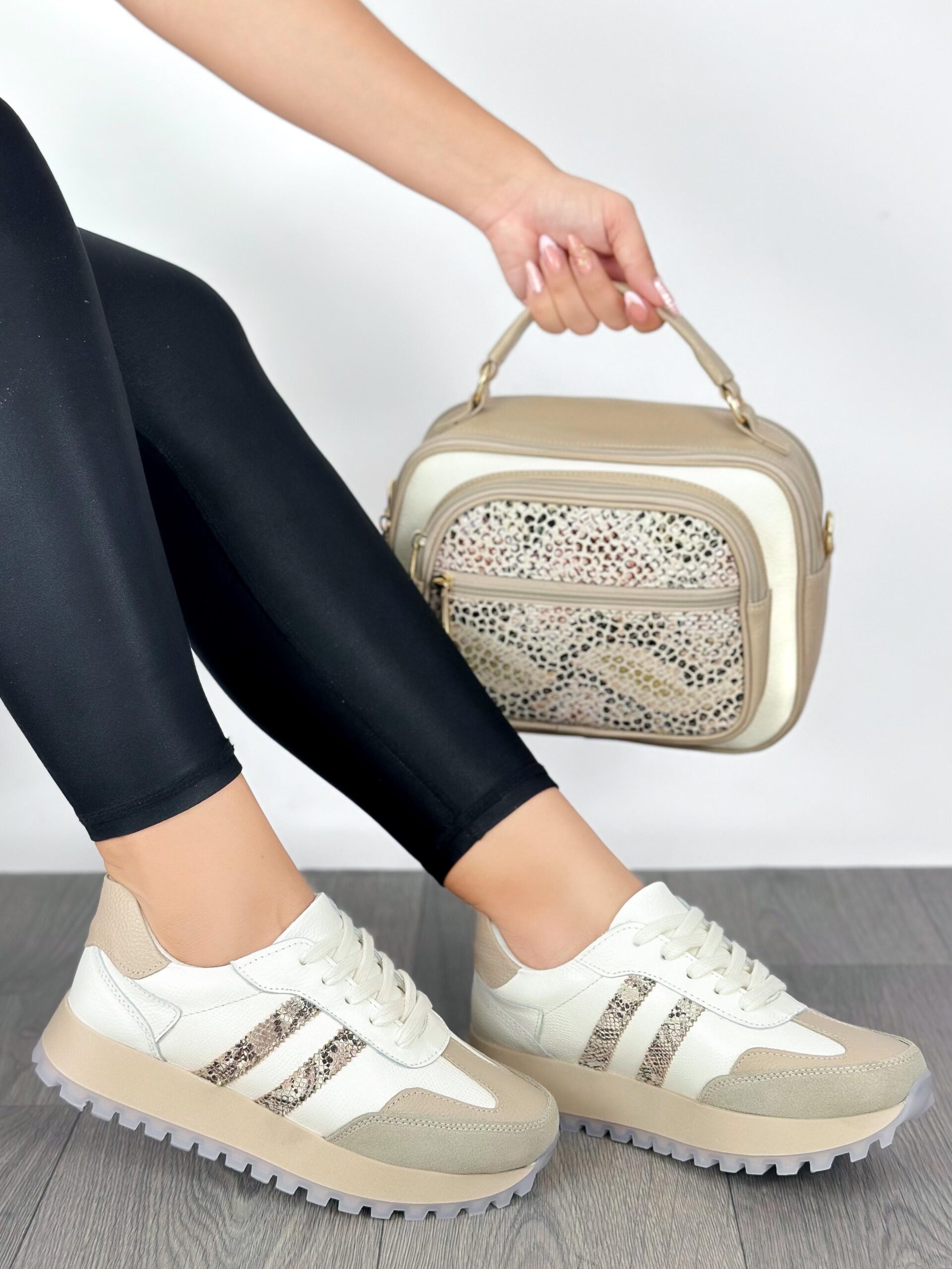 Tenis Arena con Folia y Carnaza Elegancia y Confort para tu Estilo